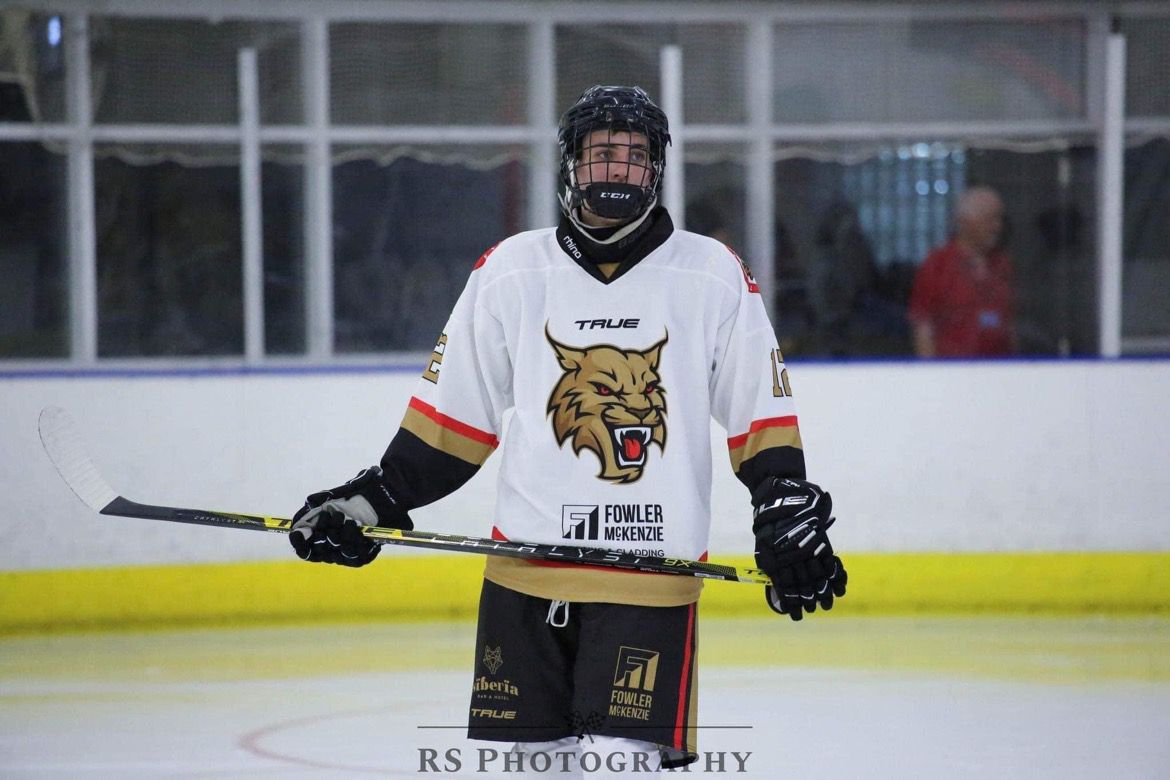 Kelly signs with Warriors on two-way